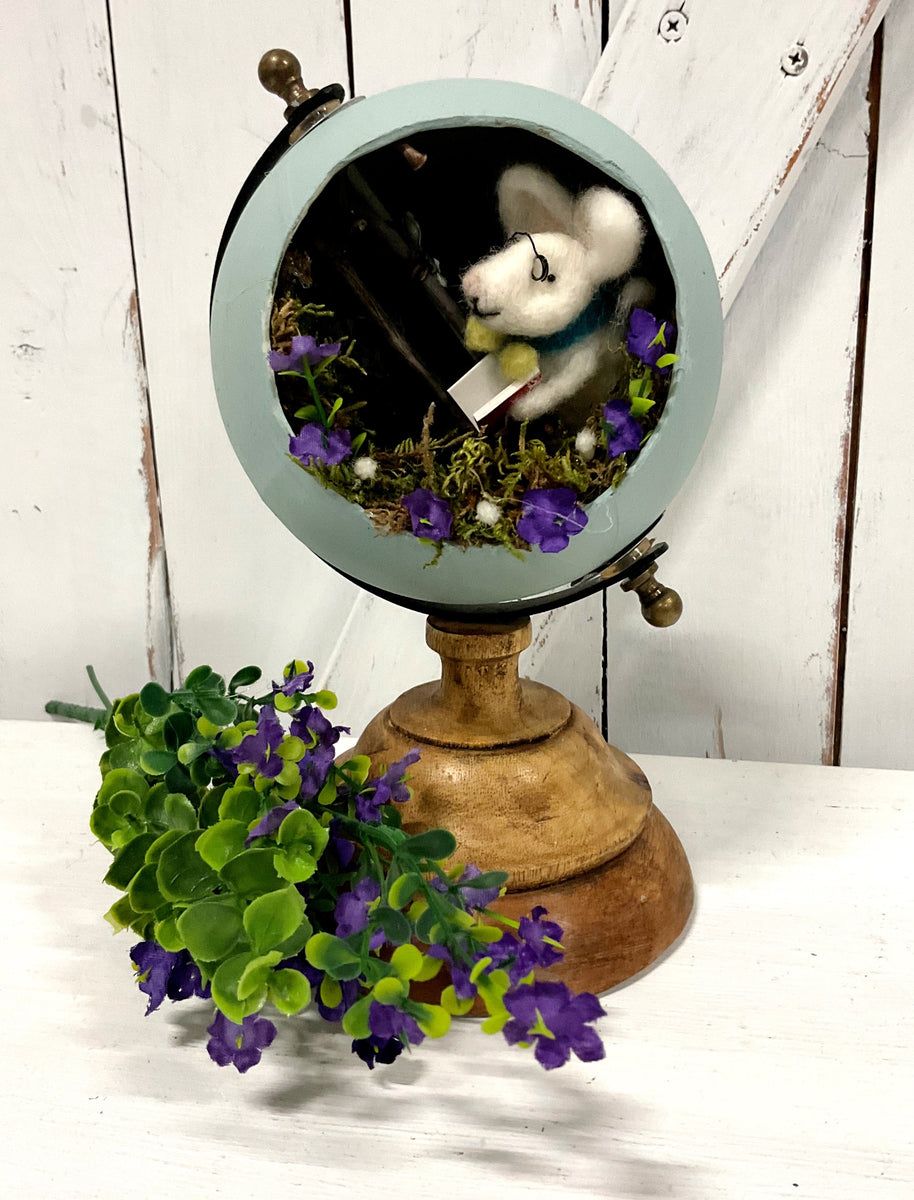 Globe-trotting Mouse – Queen Bee Creations Home
