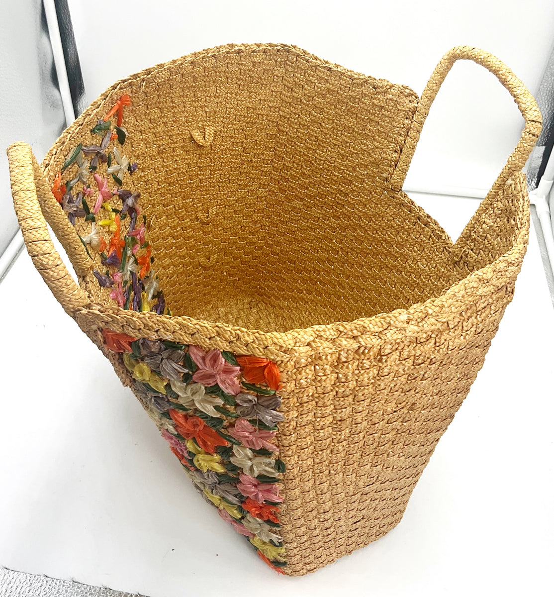 Straw and raffia tote – Queen Bee Creations Home