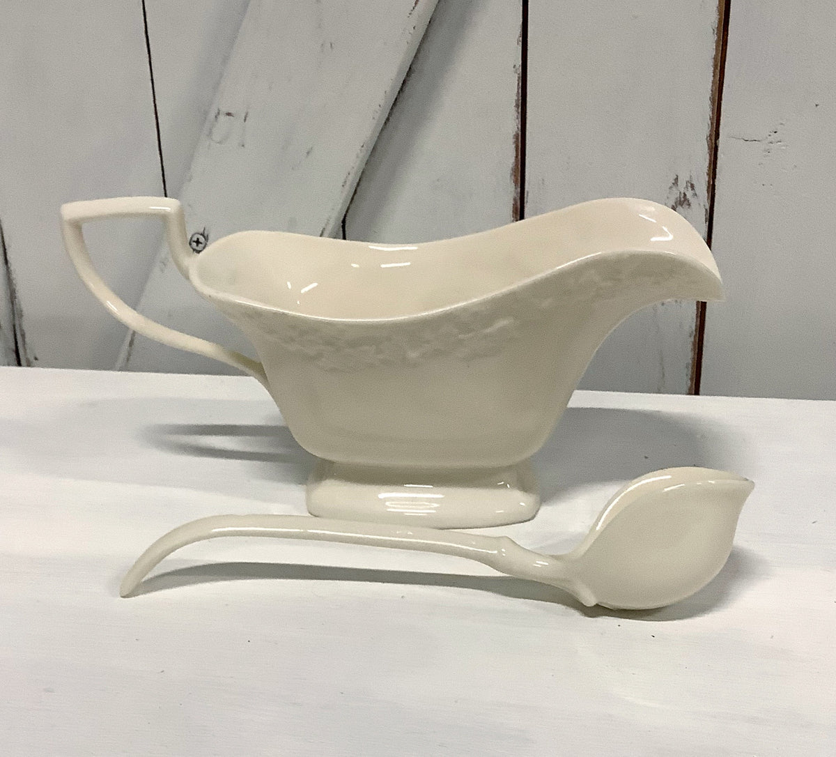 Gravy Boat & Spoon – Queen Bee Creations Home